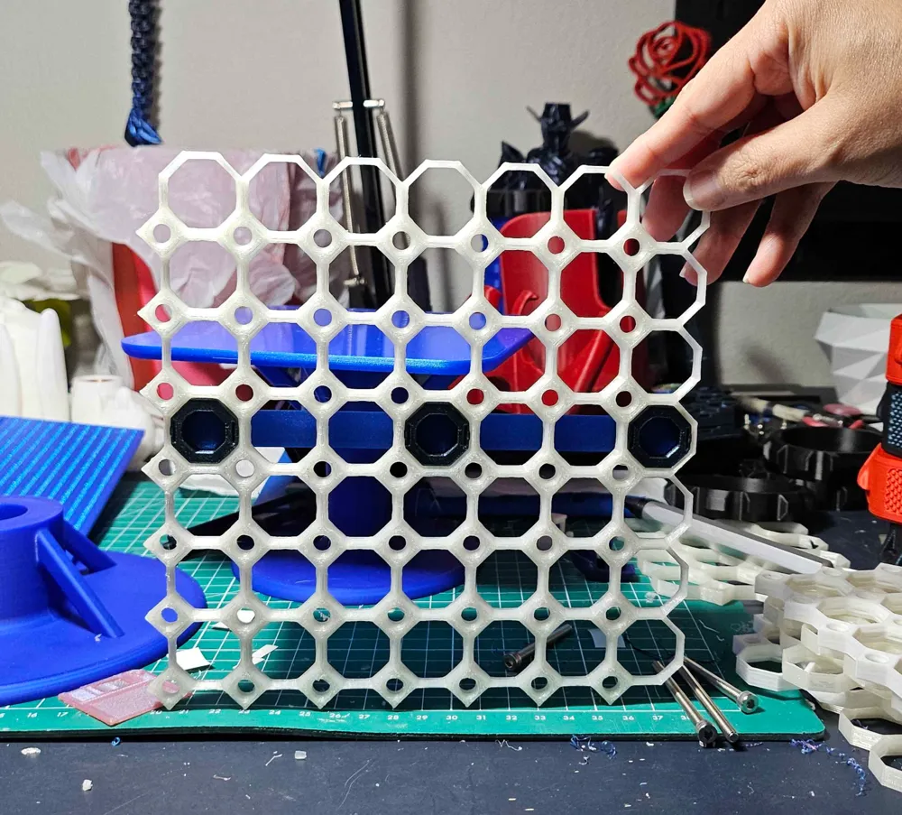 Multiboard Benchy Shelf 30° Display Remixed by Invader_Akira - MakerWorld