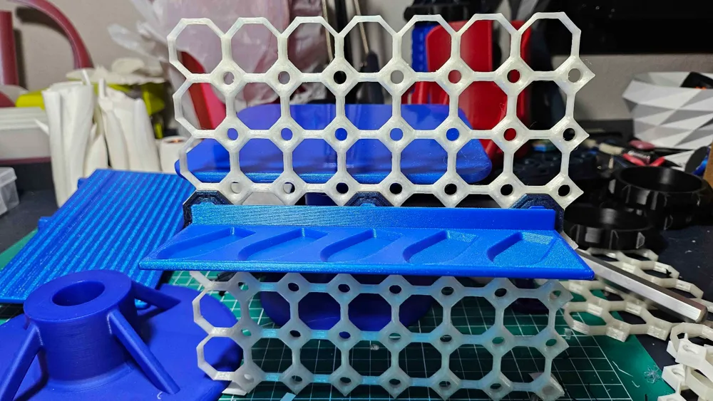 Multiboard Benchy Shelf 30° Display Remixed by Invader_Akira - MakerWorld