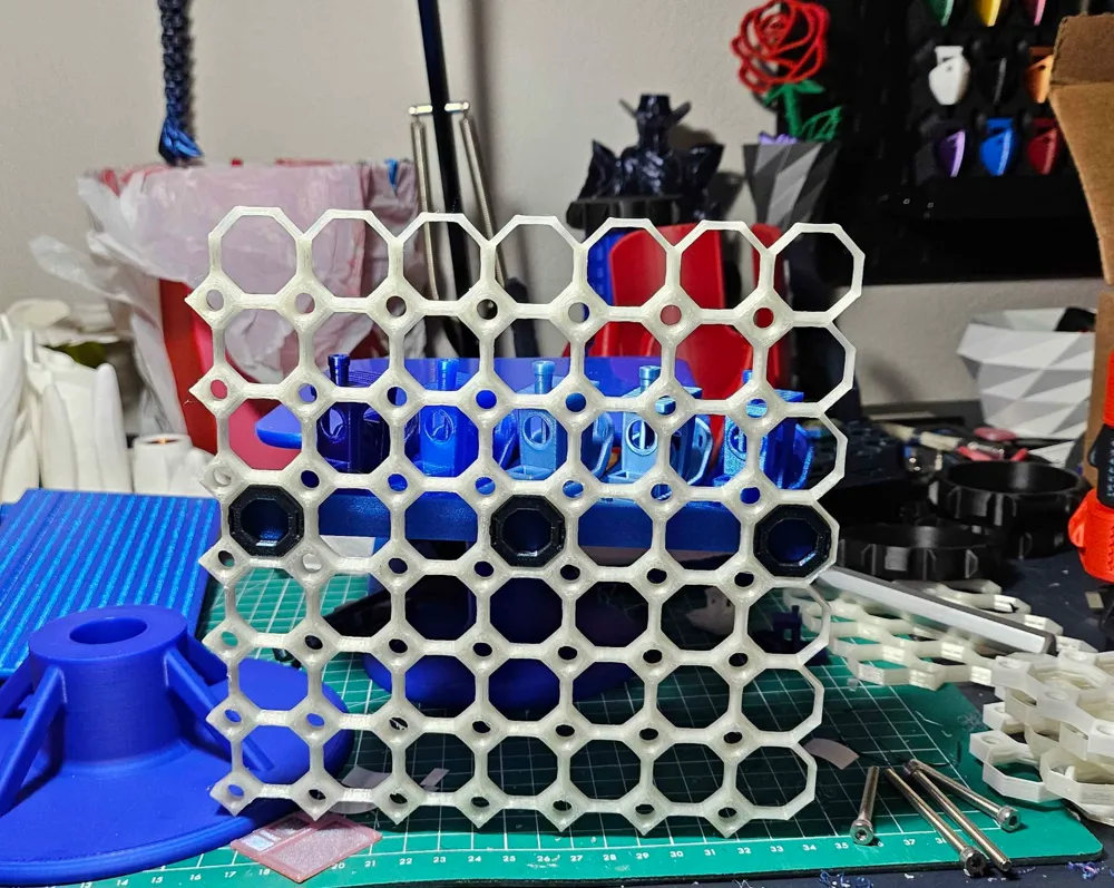 Multiboard Benchy Shelf 30° Display Remixed by Invader_Akira MakerWorld ...