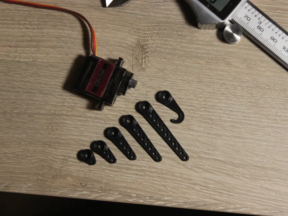 SERVO ARMS/HORN AND HOOK by Andrew Brown - MakerWorld