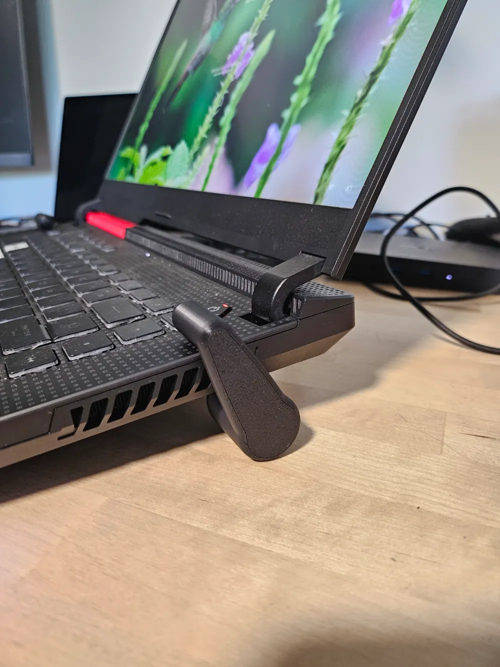 XL Portable Gaming Laptop Stand Remixed by CaesarOfSalads - MakerWorld