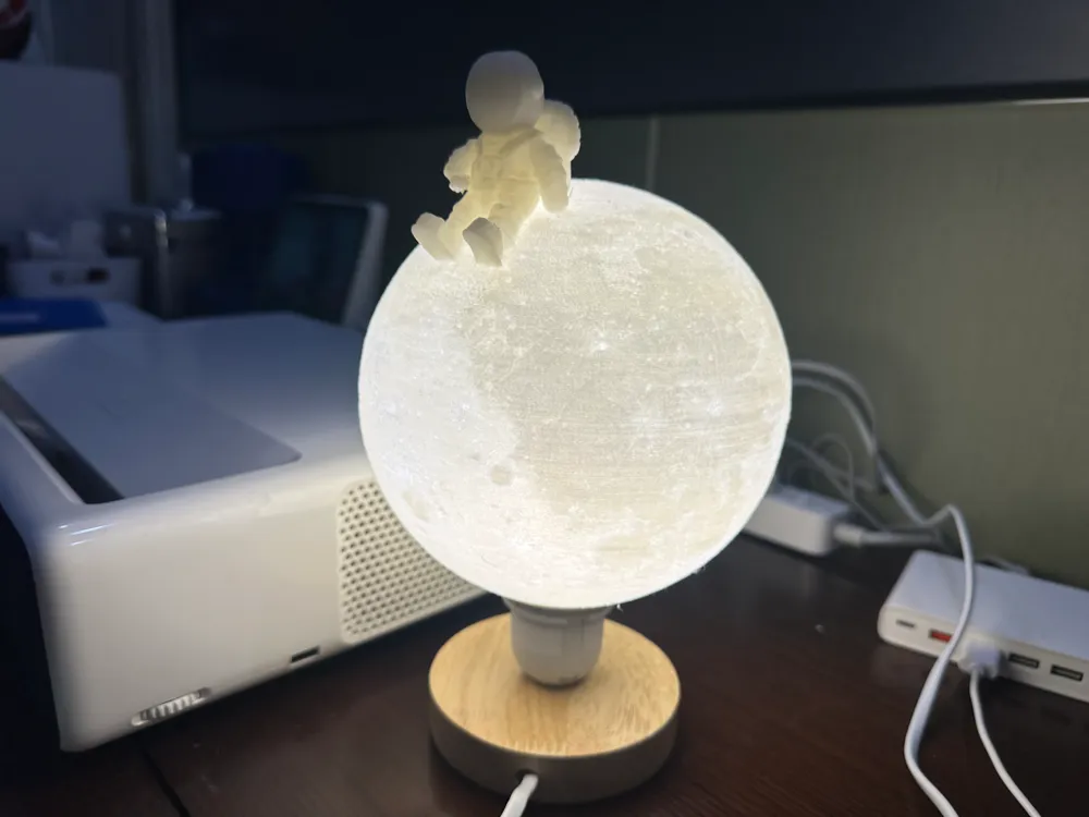 Astronaut Moon Lamp E27 Base Remixed by Miao Jiabo MakerWorld: Download ...
