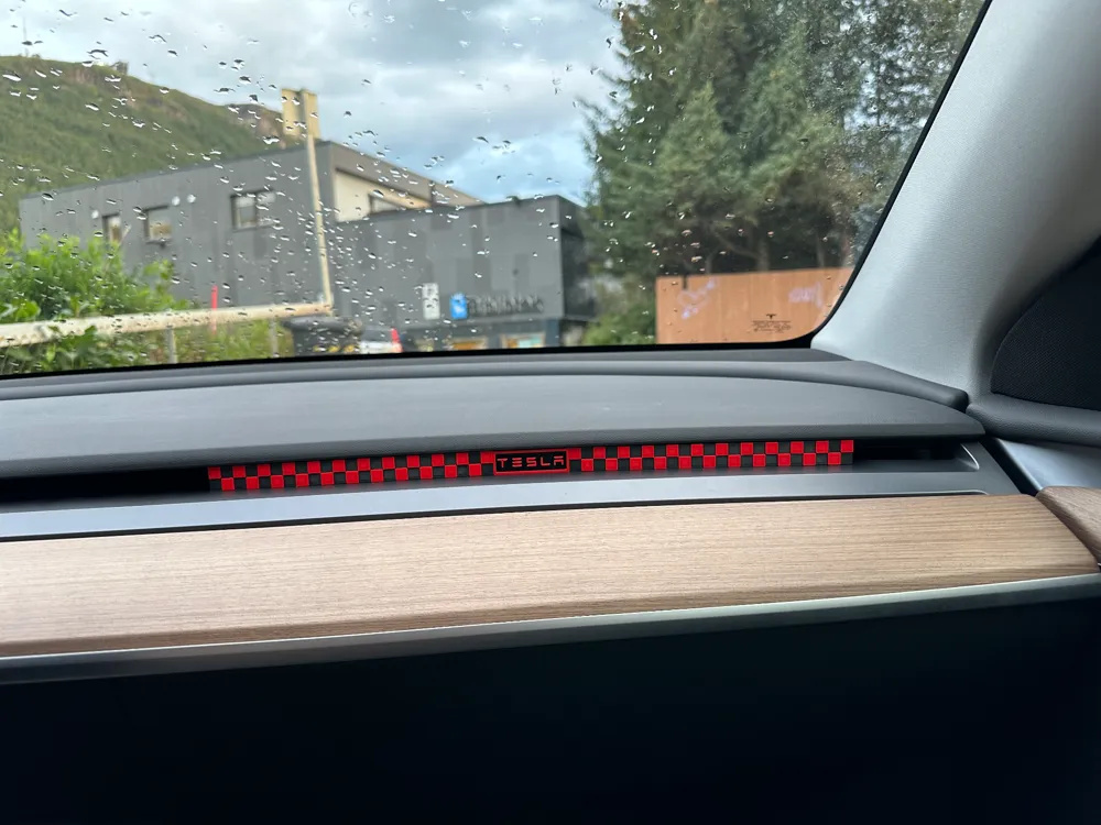 Tesla Model Y Vent decor - Finish line w/logo by Emil90 - MakerWorld