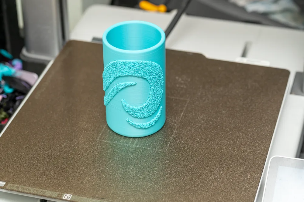 Sleek Pen Holder with Fuzzy Wave Texture by niesch85 - MakerWorld