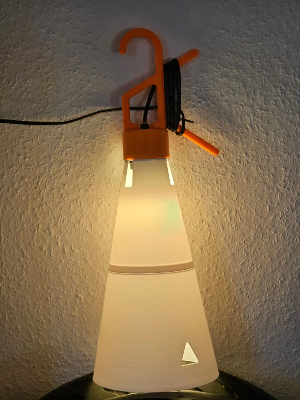 Lámpara de taller versátil - Modelo de impresión 3D gratuito - MakerWorld