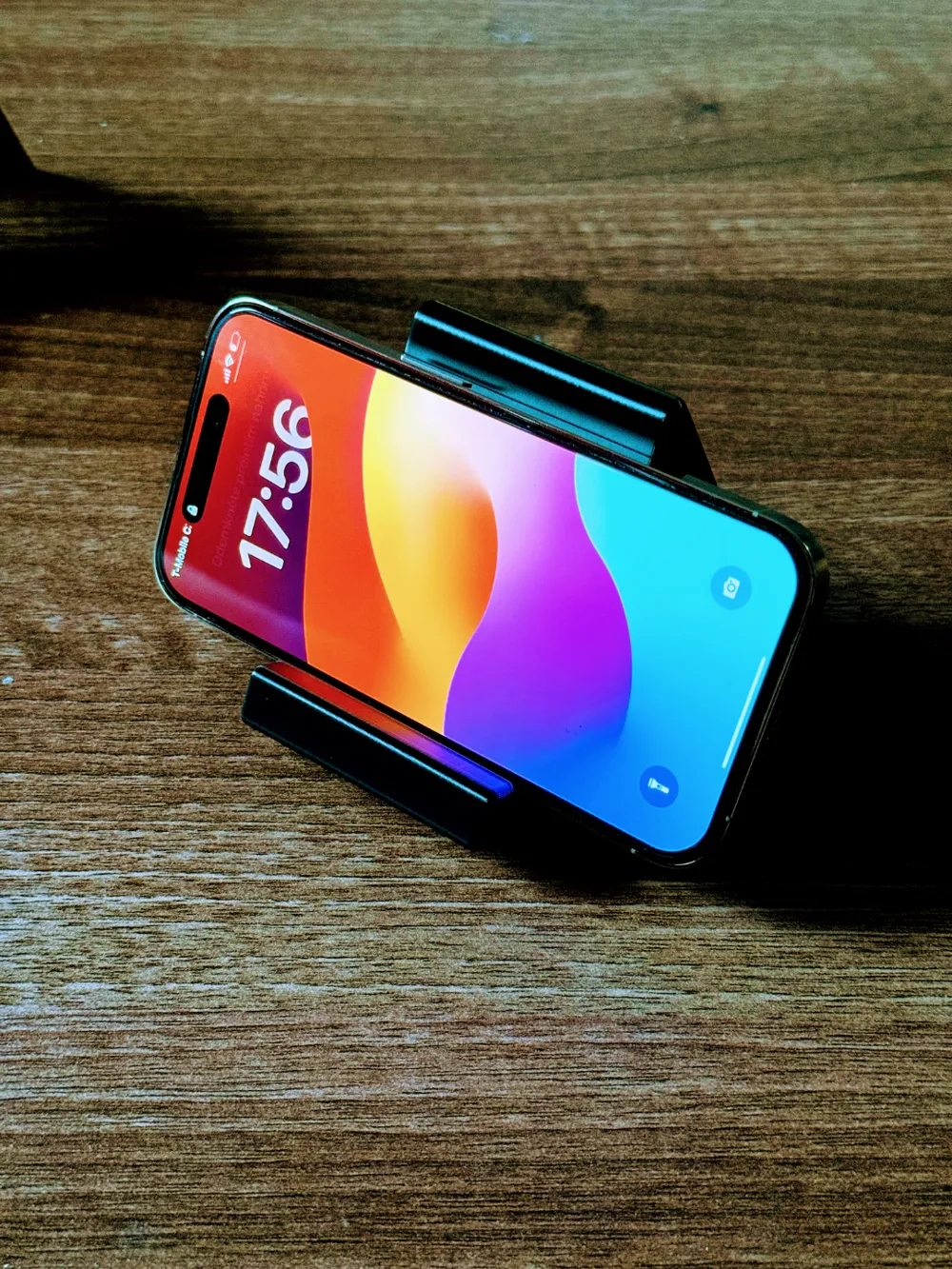 Minimalistic Stand for iPhone v1 (phone holder) by {db} - MakerWorld