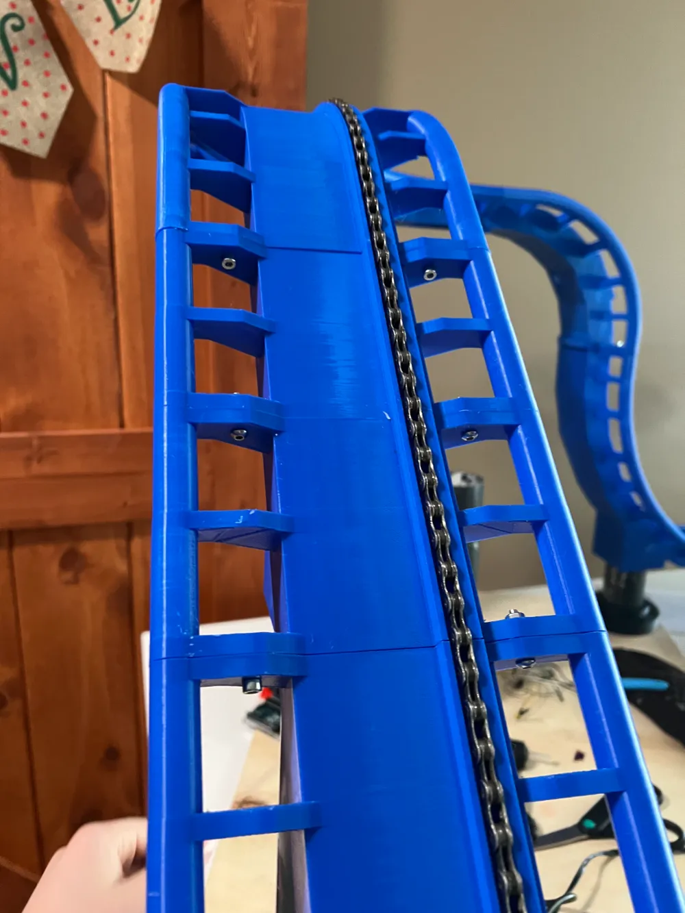 BnM Chain Lift Track Piece W/ support hole by BlakeLLDavis - MakerWorld