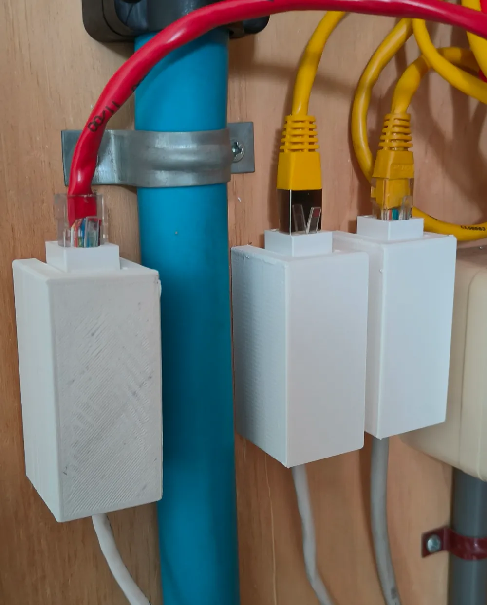 UTP Network Adapter Clamp Holder by koelooptiemanna - MakerWorld