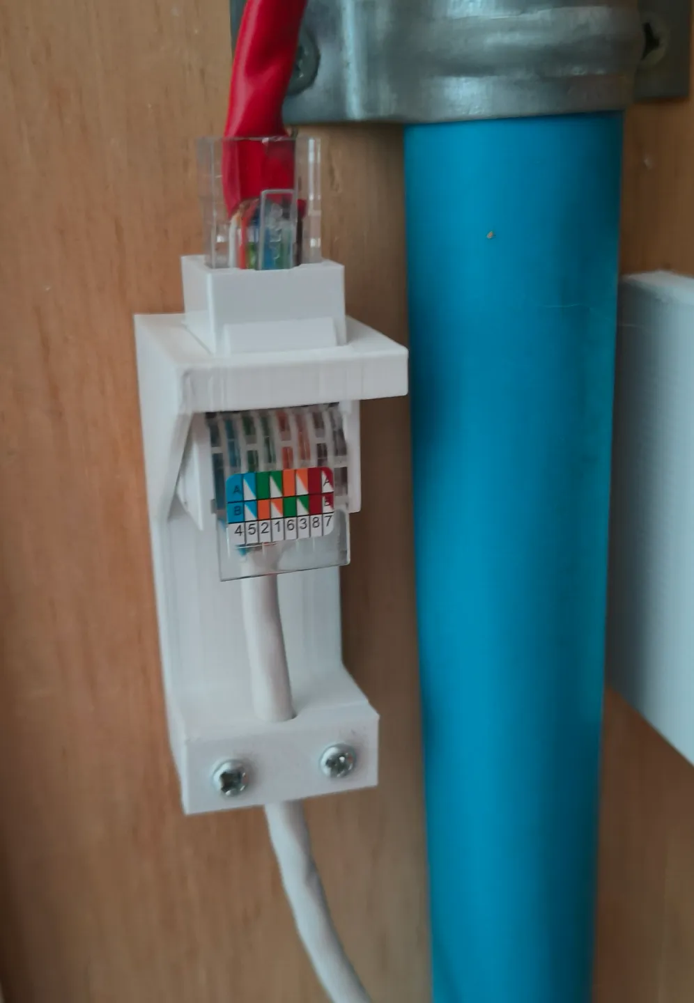 UTP Network Adapter Clamp Holder by koelooptiemanna - MakerWorld