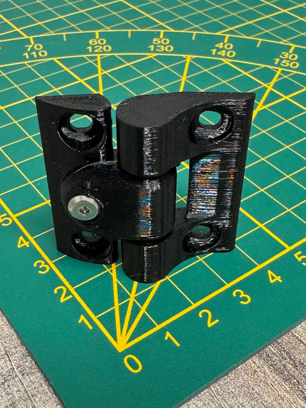 Hinge with adjustable friction by Keyline Studio MakerWorld: Download Free 3D Models