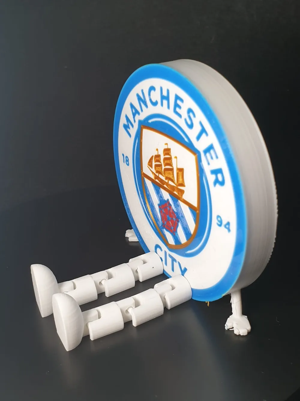 Manchester City FC shield with flexi legs by PipodV 3D - MakerWorld