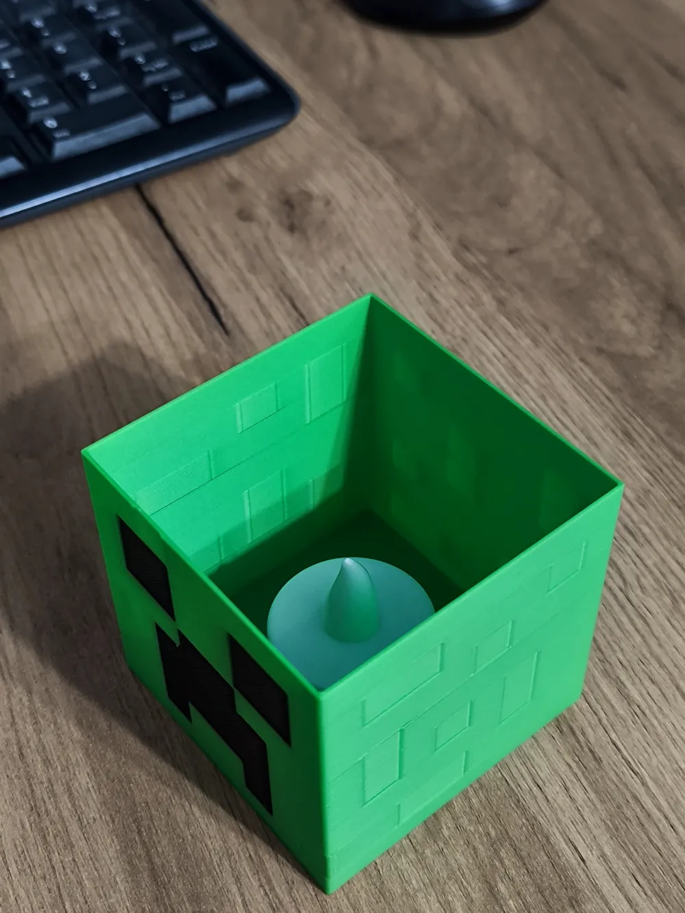 Creeper head tealight lamp led minecraft by Getprinted3D MakerWorld ...