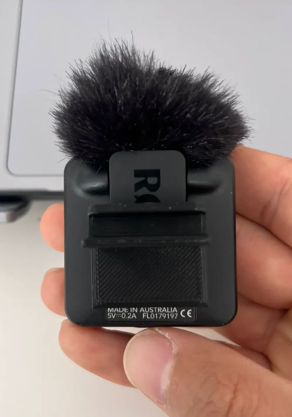 Rode wireless go Holder for Macbook by A_ilterish - MakerWorld