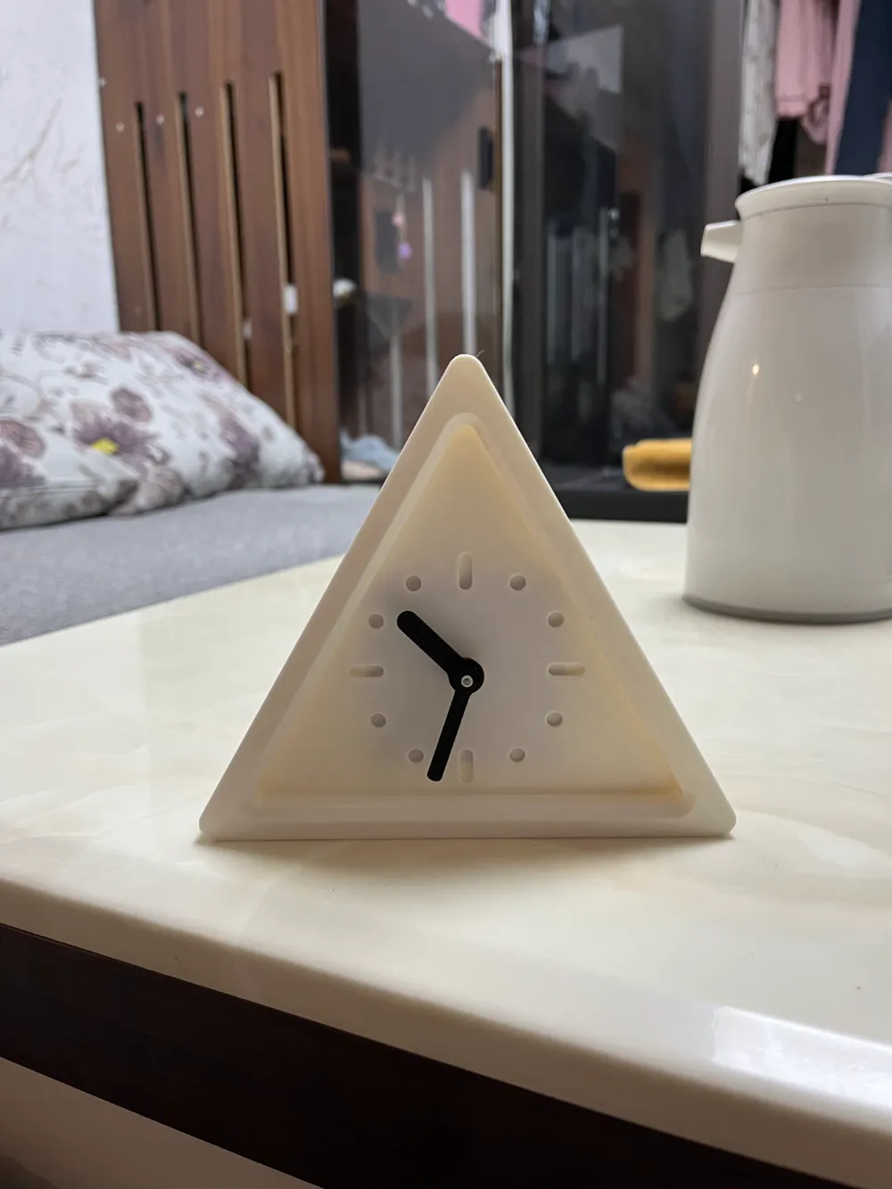 Triangle clock by Chua MakerWorld: Download Free 3D Models