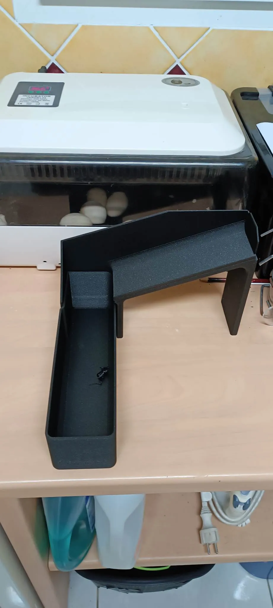 Bambu Chute with removable waste bucket (print without support) Remixed ...