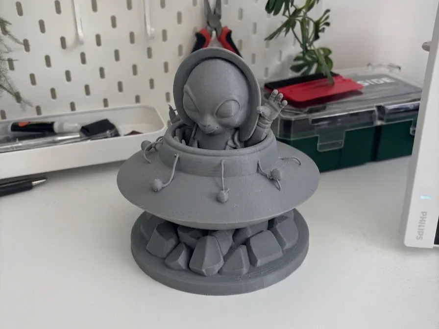 Cute Alien in UFO | Space Visitor Desk Toy - Free 3D Print Model ...