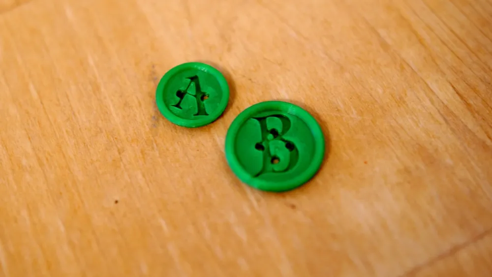Customizable letter button by Makkuro - MakerWorld
