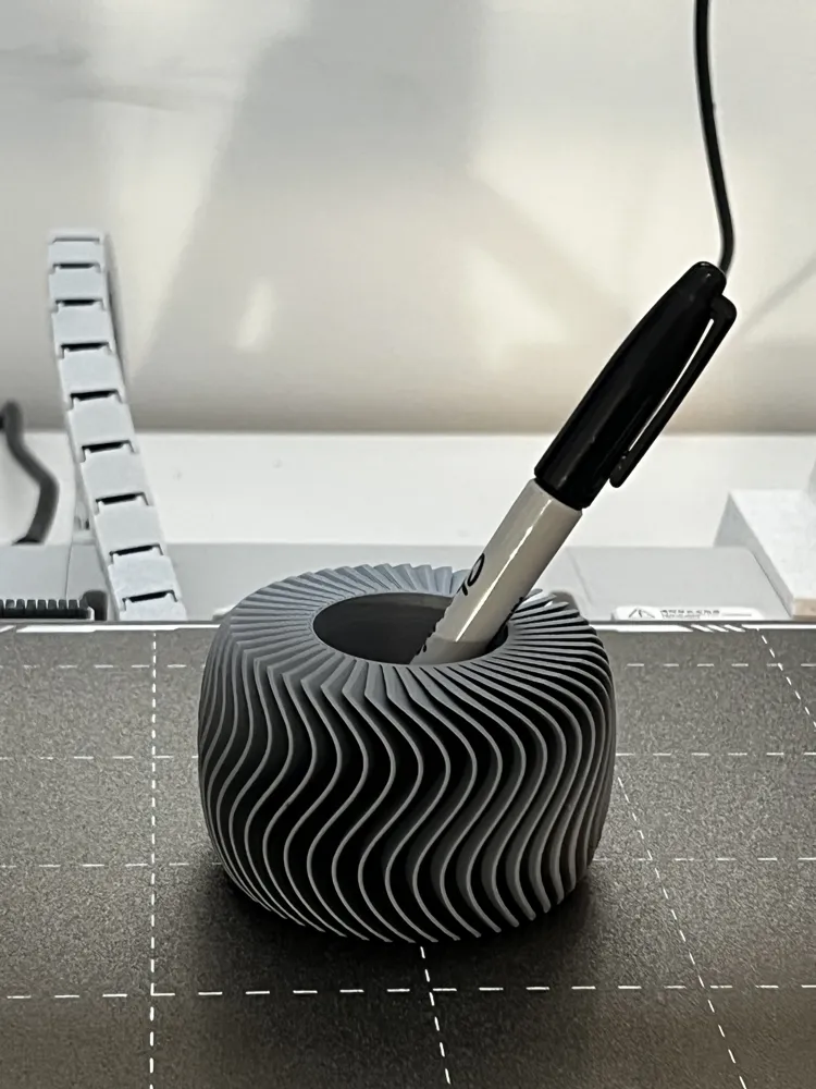 Minimalism Wave Pen-Holder - Free 3D Print Model - MakerWorld