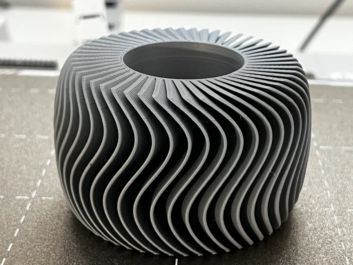 Minimalism Wave Pen-Holder - Free 3D Print Model - MakerWorld