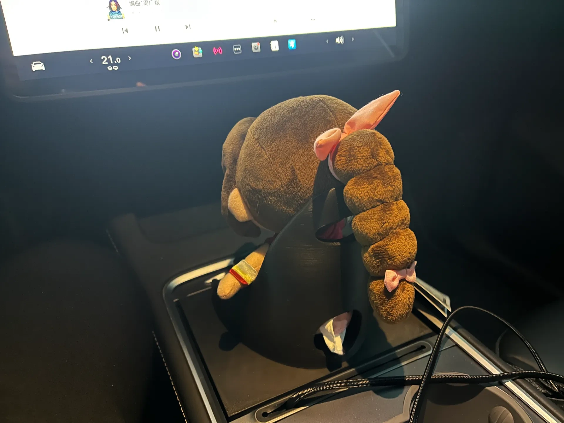 Tesla Center Console Plush Toy Seat by Toy Hunter - MakerWorld