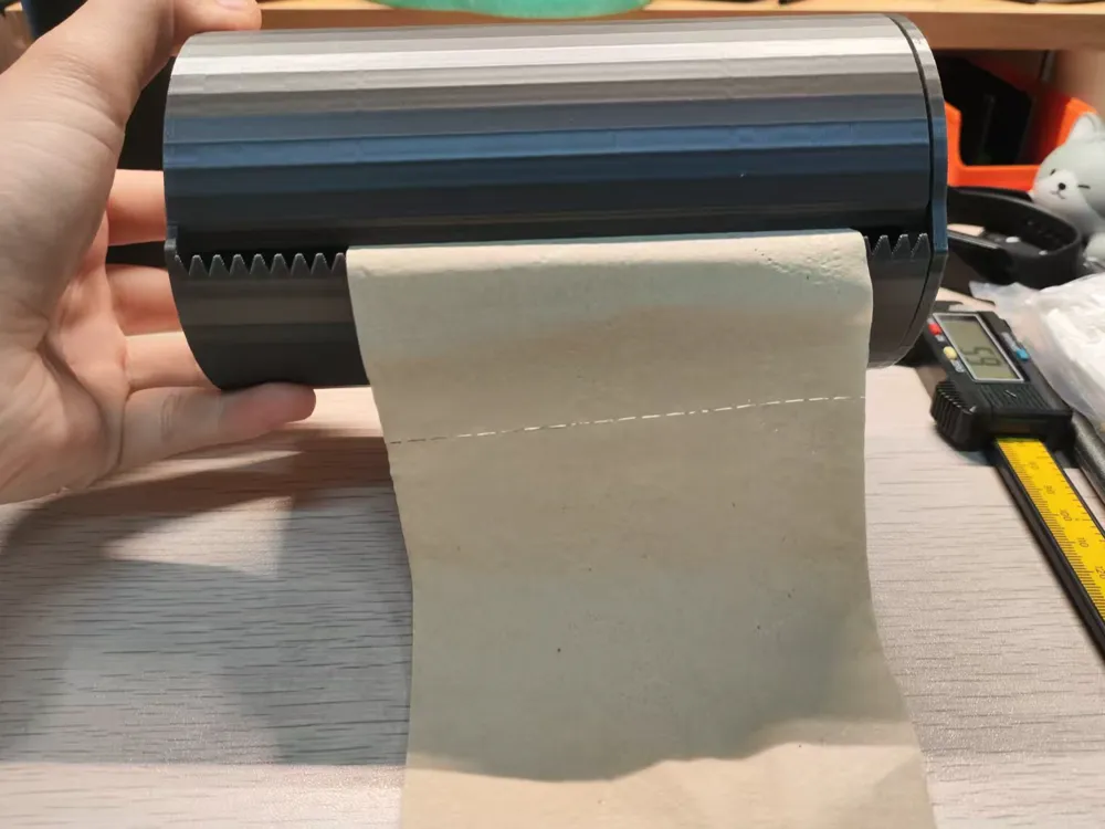 Coreless tissue box compatible with common snap fasteners (with dust ...