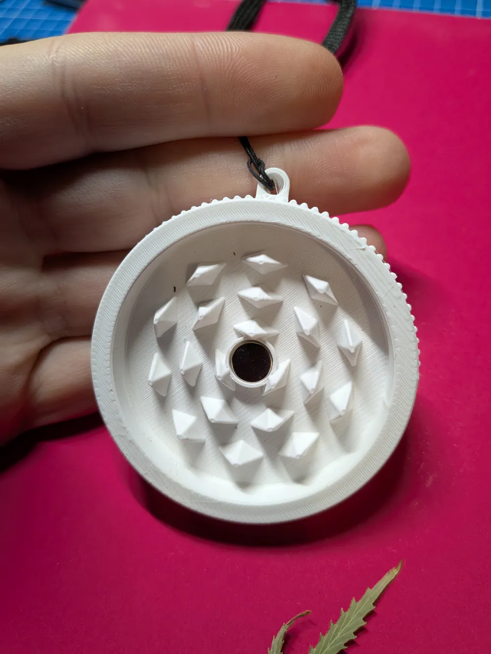 Honeycomb Magnet Grinder, joint lover Remixed by umberto MakerWorld ...