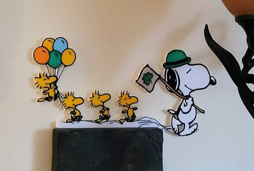 Door Corner Art, St. Patty's Day Parade, Snoopy Woodstock and Friends ...