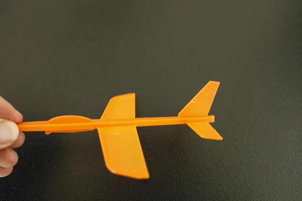Hand-launched glider (16 minutes, 8g low-consumption filament, flyable ...
