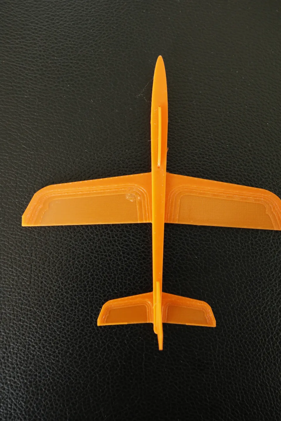 Hand-launched glider (16 minutes, 8g low-consumption filament, flyable ...
