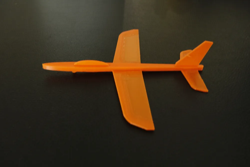 Hand-launched glider (16 minutes, 8g low-consumption filament, flyable ...