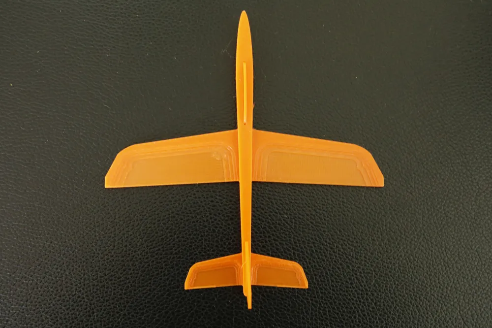Hand-launched glider (16 minutes, 8g low-consumption filament, flyable ...