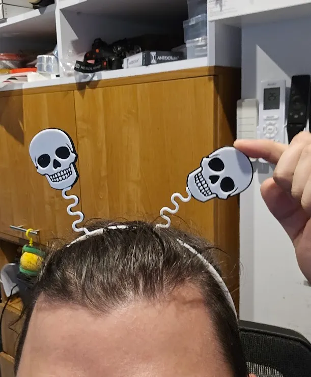 Halloween hairband hair band - bouncing skulls by Emashi - MakerWorld