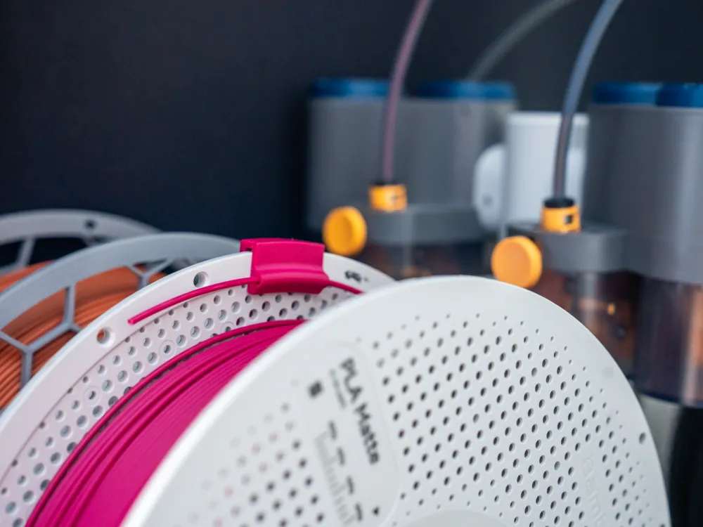 Bambu lab spool filament clip with swatch by Anders3D - MakerWorld