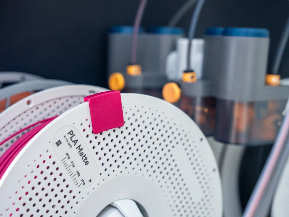 Bambu lab spool filament clip with swatch by Anders3D - MakerWorld