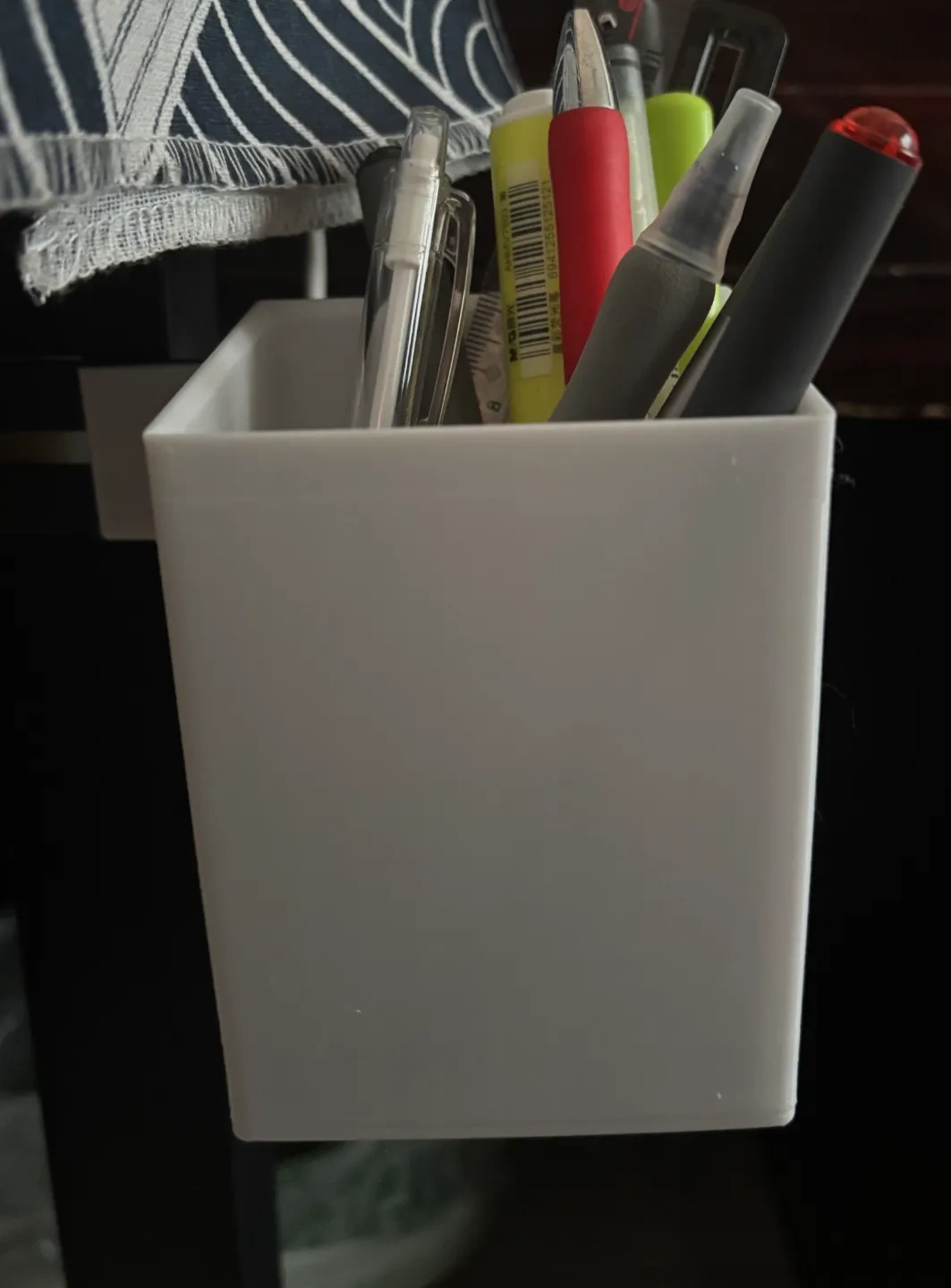 Pen holder (with hanging ear) by user_1052104834 - MakerWorld