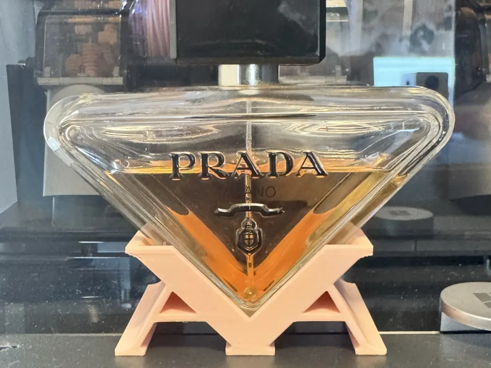 Prada Paradoxe Perfume Stand by 3DPRUK MakerWorld: Download Free 3D Models