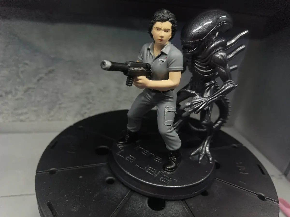 Alien & Ripley with Customizable Base by jacopo07 MakerWorld: Download ...