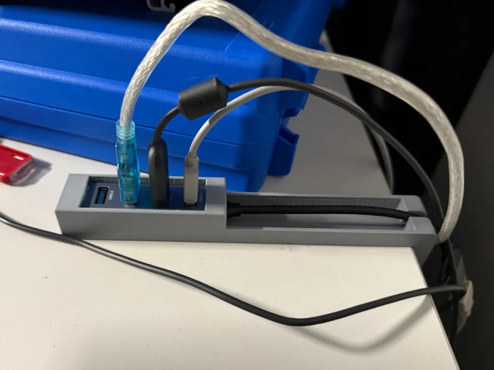 USB Hub Desk Holder by talving MakerWorld: Download Free 3D Models