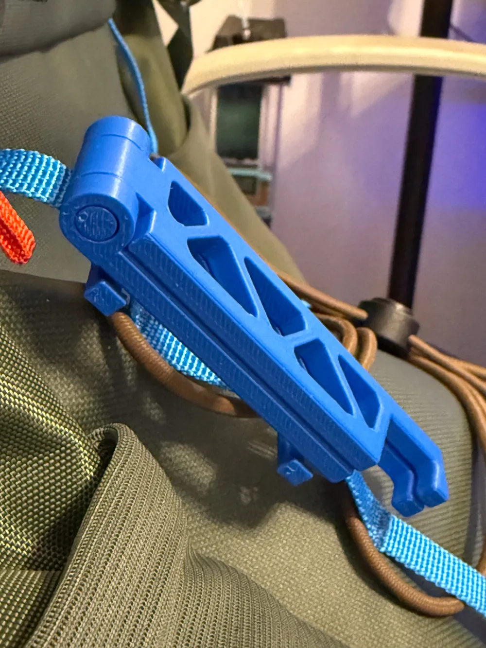 Phone Stand for Backpacks by fajitas21 MakerWorld: Download Free 3D Models
