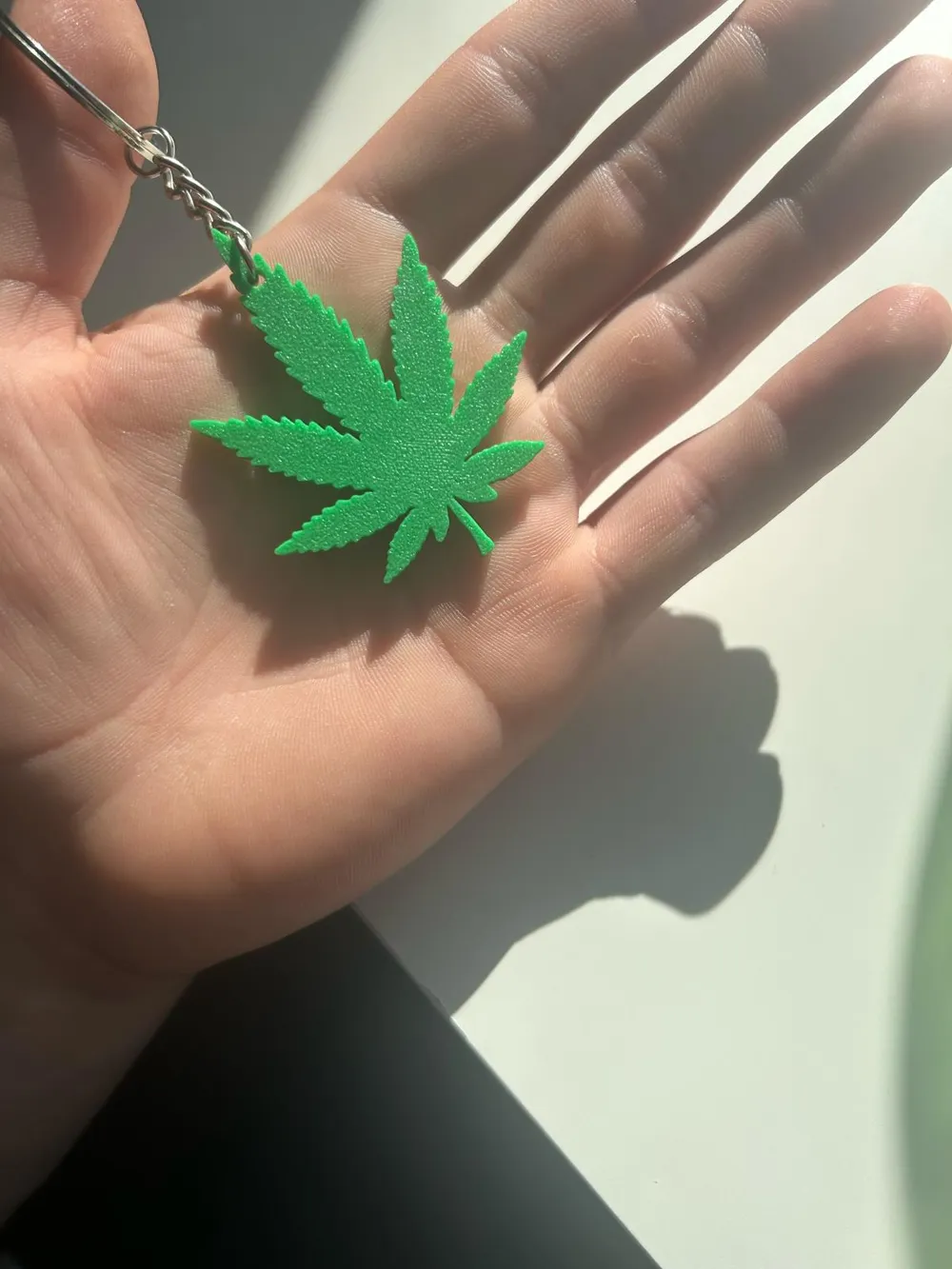 Weed leaf keychain by SalexMakerWorld: Download Free 3D Models
