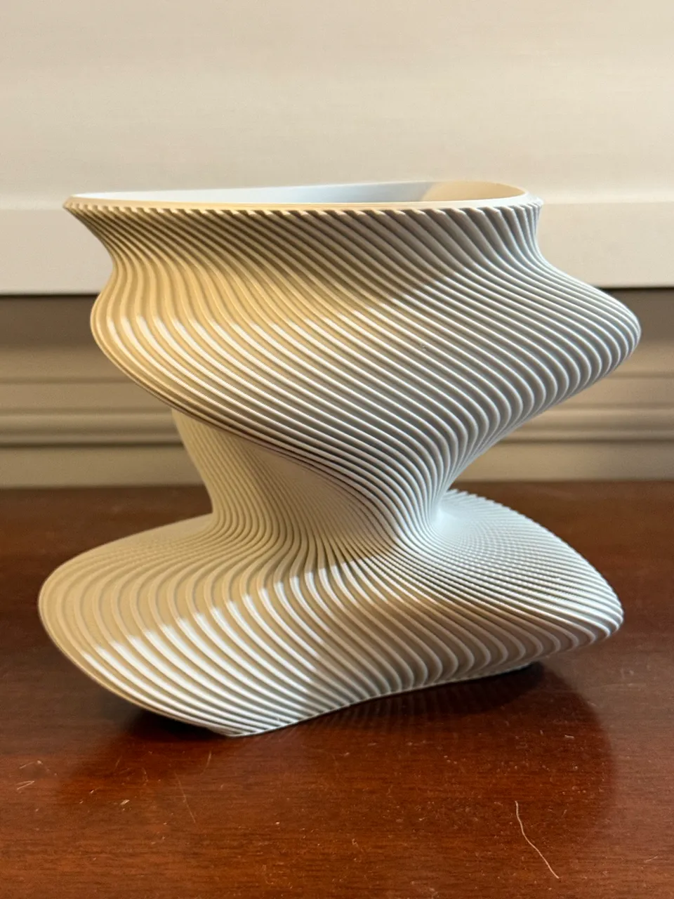 The Contortionist Vase by Inesson - MakerWorld