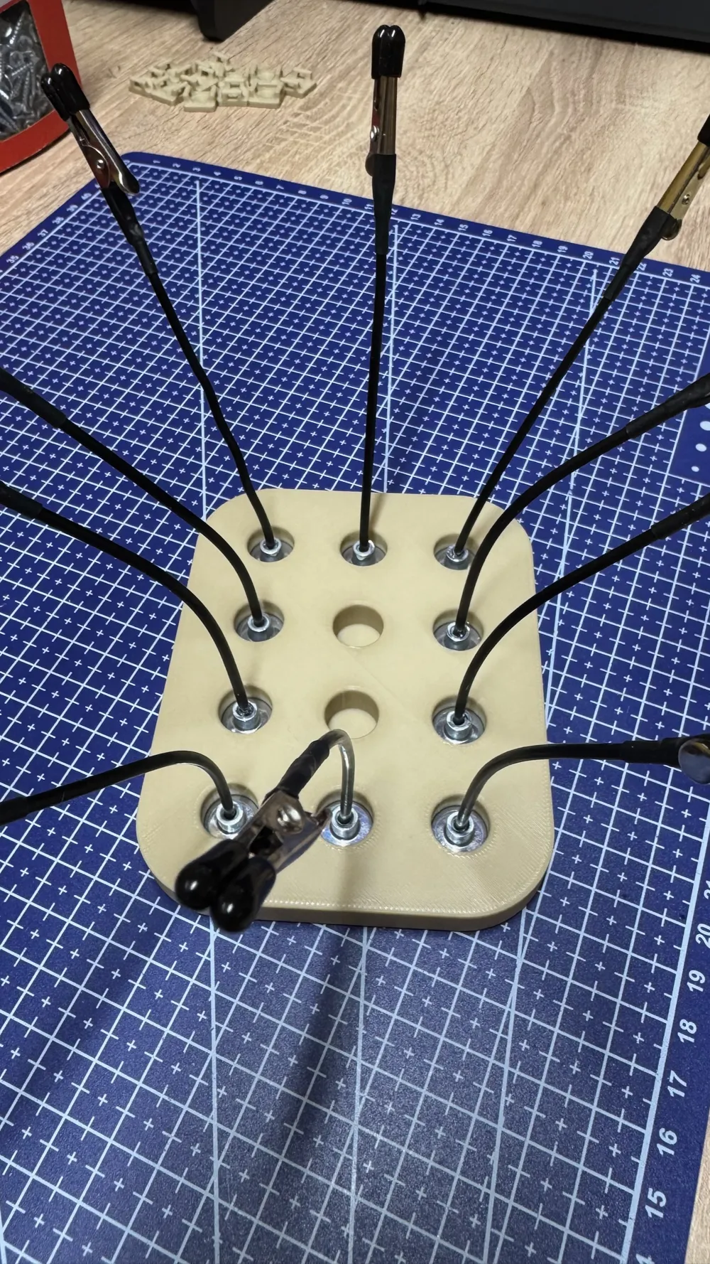 Model Painting Alligator Clip Base - Free 3D Print Model - MakerWorld