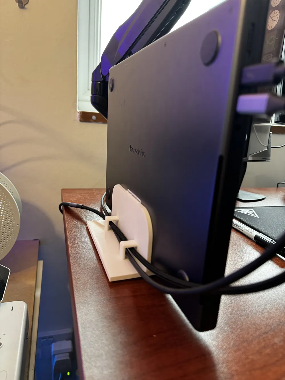 Macbook Pro 14 Dock with cable management by Fizz MakerWorld: Download Free 3D Models