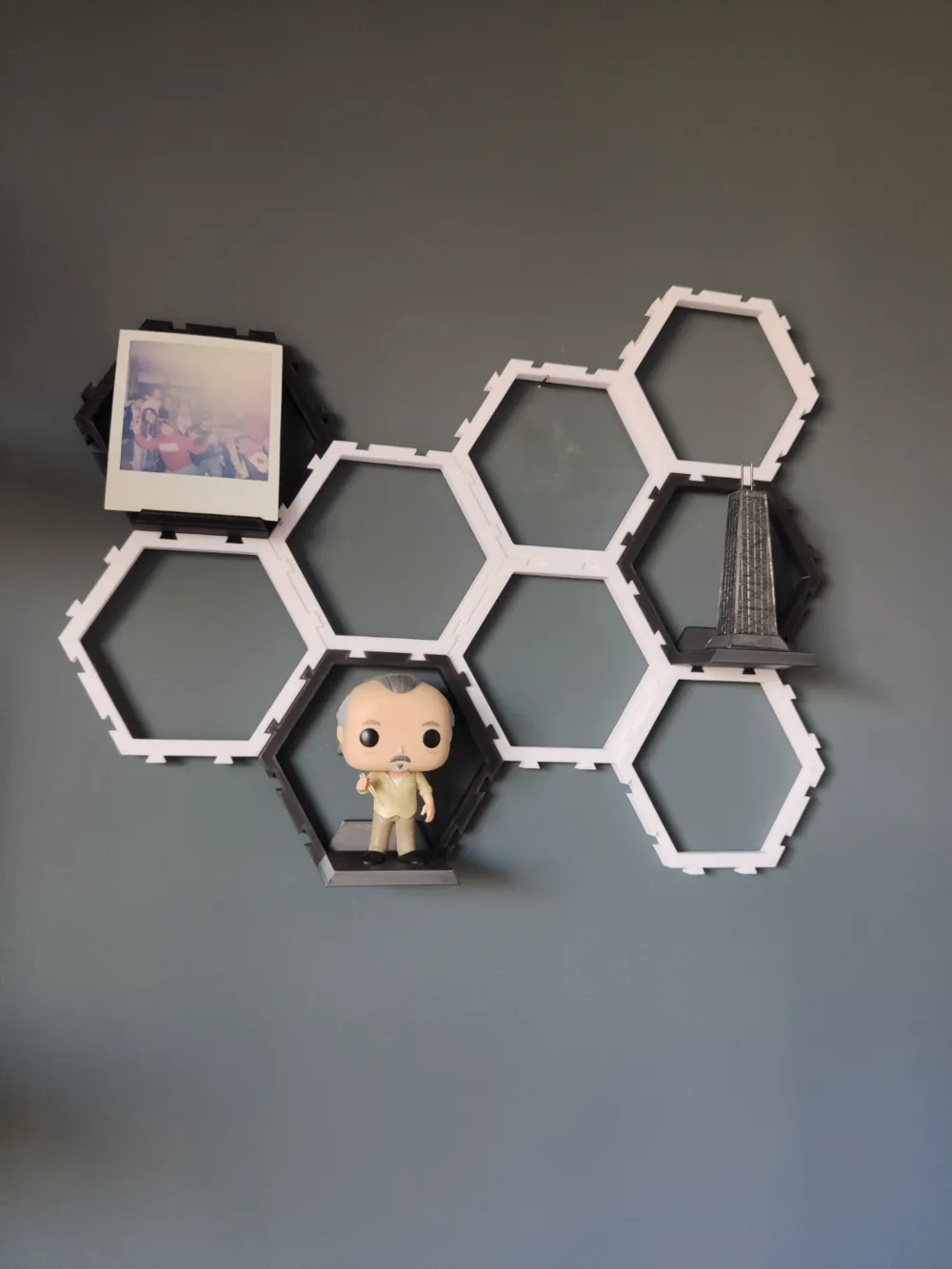 Honeycomb System, groove hive for pictures and cds, hexagonal display ...