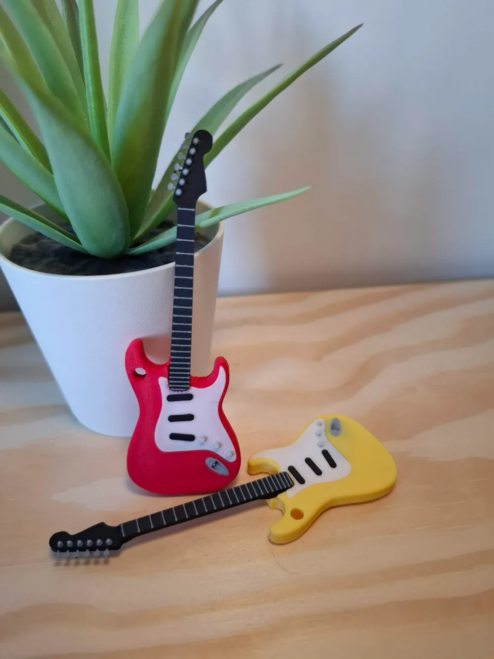 Fender Guitar Keychain and Magnet - Free 3D Print Model - MakerWorld