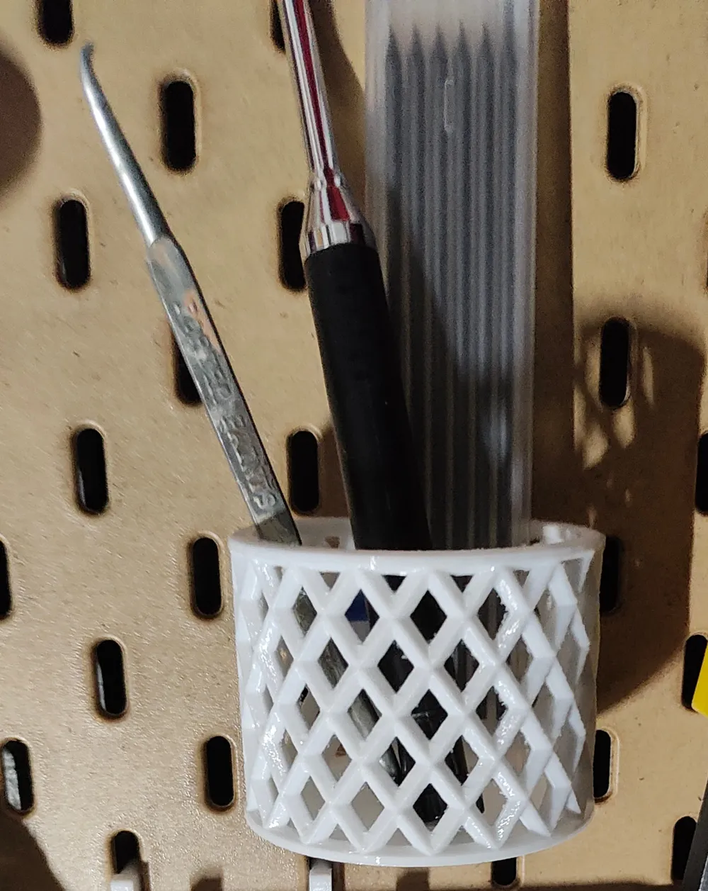 Portaoggetti a forma di cilindro per pannello forato Skadis - Modello ...