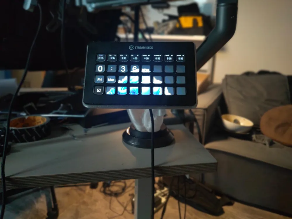 Stream Deck XL Stand (Elegant Female Hand) by superobservation - MakerWorld