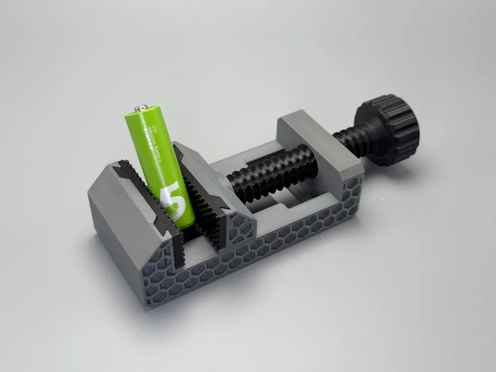 Desktop Mini Vise - Free 3D Print Model - MakerWorld