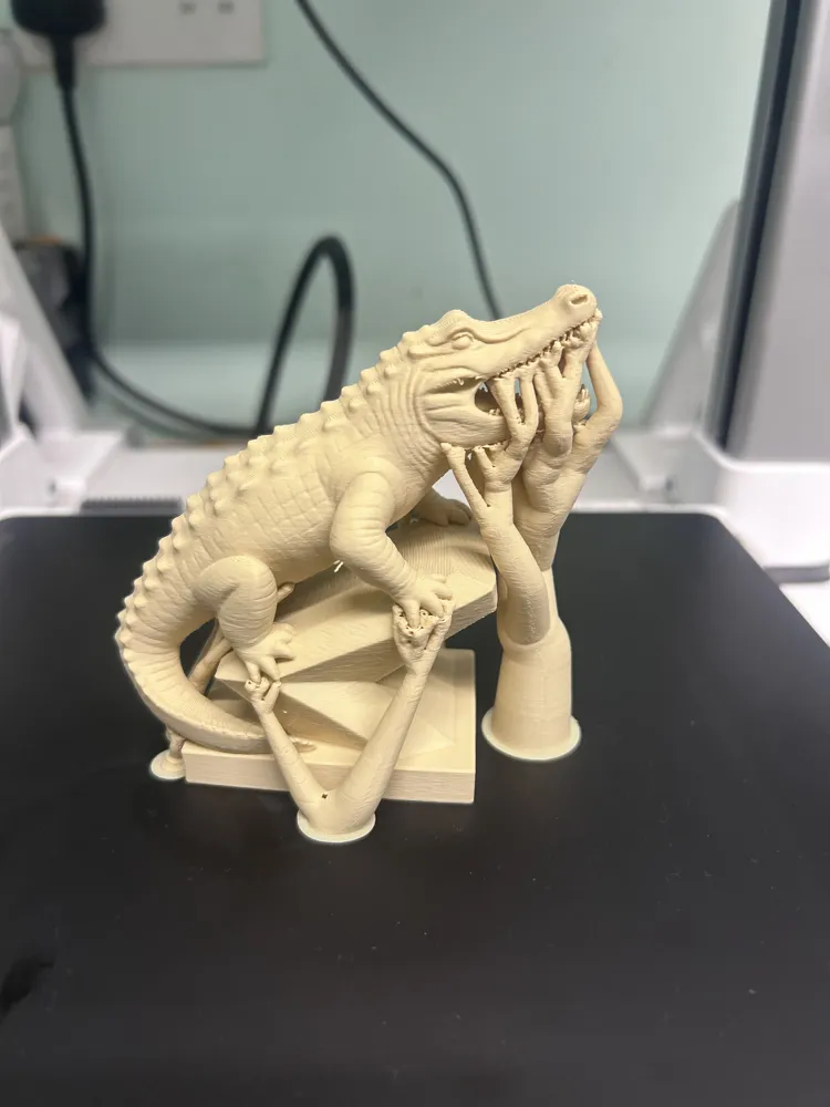 Crocodile Sculpture – Geometric Base Edition by Disaster MakerWorld: Download Free 3D Models