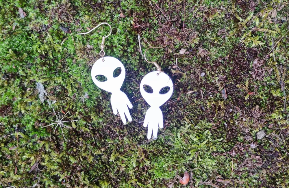 Alien Earrings by Kei MakerWorld: Download Free 3D Models